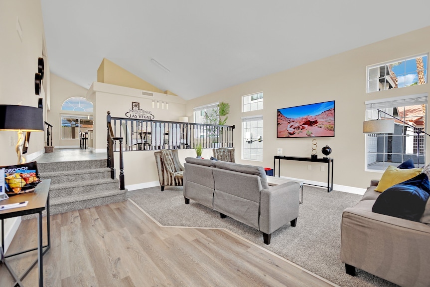 Stella Villa: Luxe 5br Pet Friendly Retreat W/ Pool Table, Darts, 65 Tv, Wet Bar, Ping Pong - 亨德森