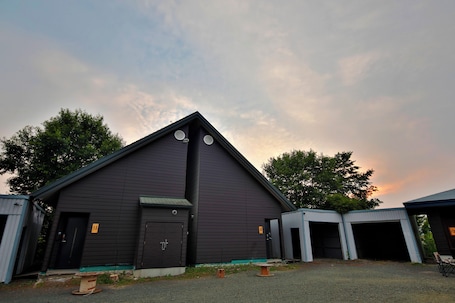 Exterior. STARRY SKY COTTAGE 16