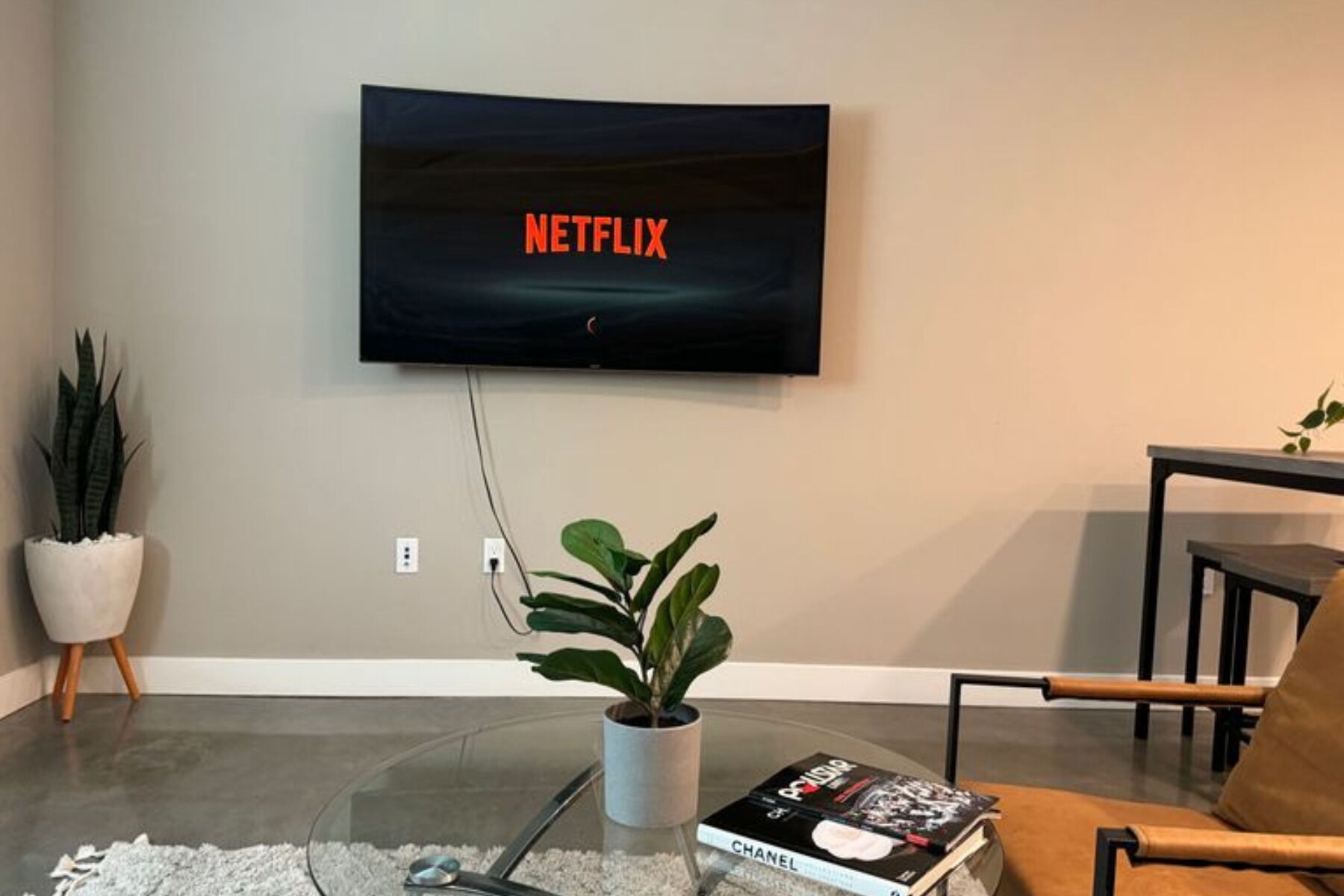 Spacious And Modern 3 Bedroom 2 Bath Unit - Los Angeles, CA