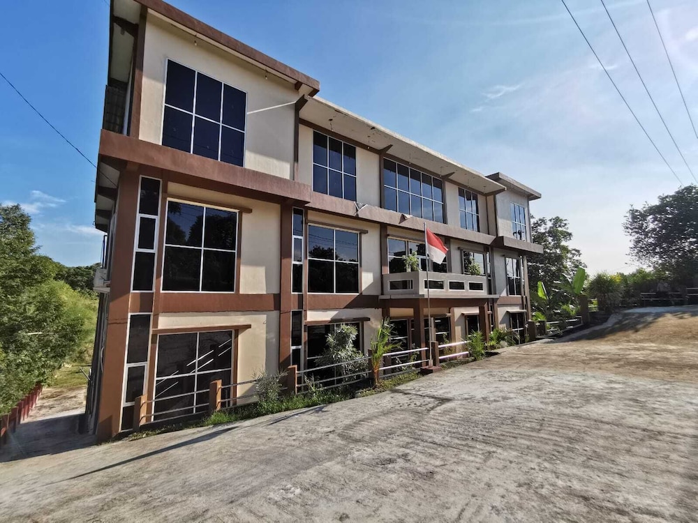 Oyo 94248 Hotel Majest - Bontang