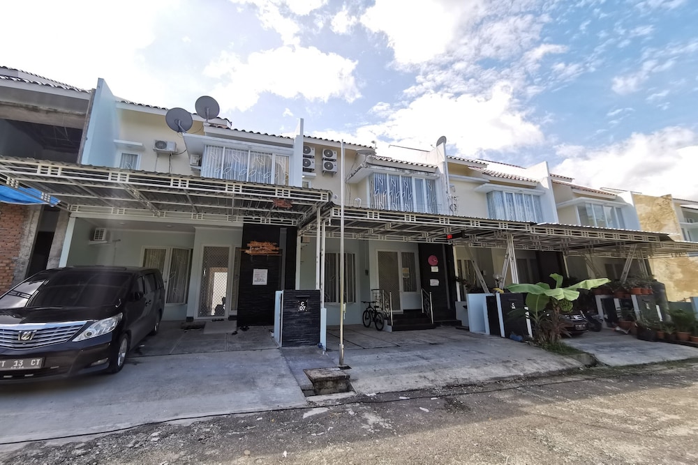 Oyo 94252 Rama Homestay - Samarinda