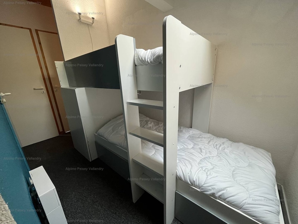 Duplex apartment 45m², 3 rooms, 8 ppl, balcony, near slopes, pets ...