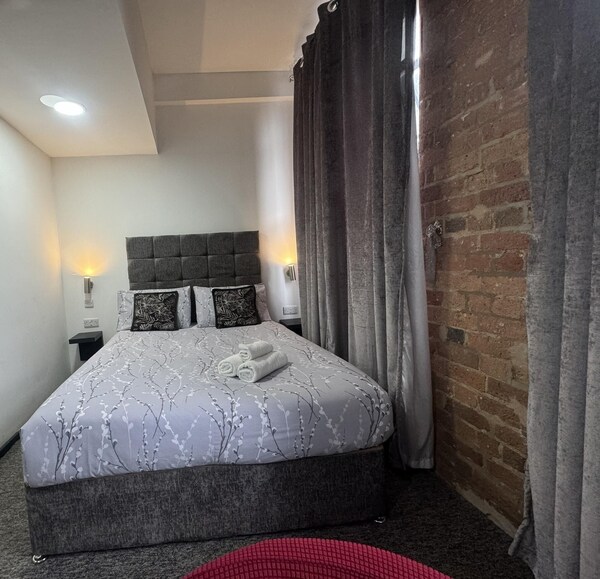 Studio - Sleeps 2 - Parking - Wifi - Nottingham