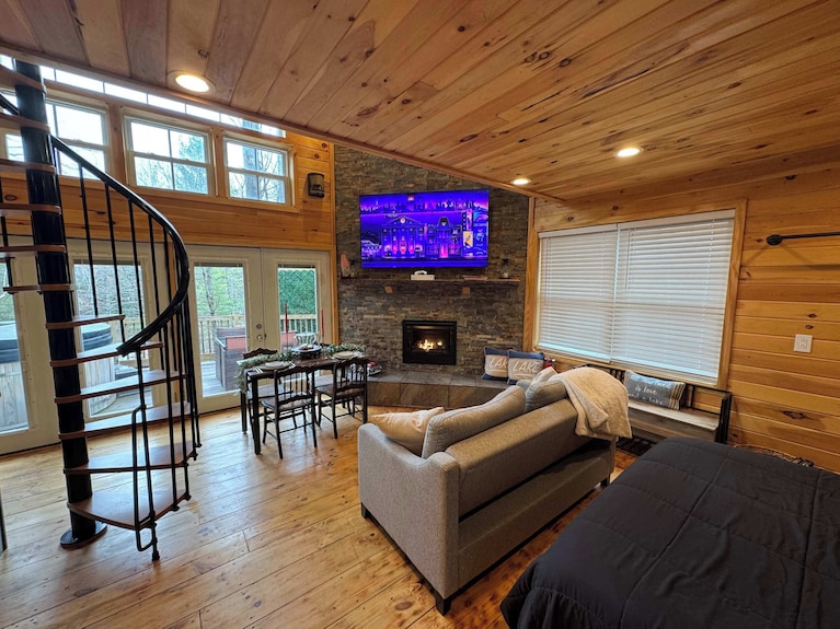 Treehouse Duo Lakefront 2 Private Hot Tubs - Augusta, ME