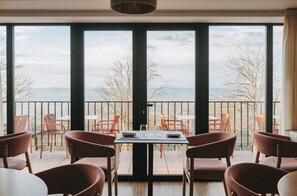 Pequenos-almoços, almoços e jantares servidos