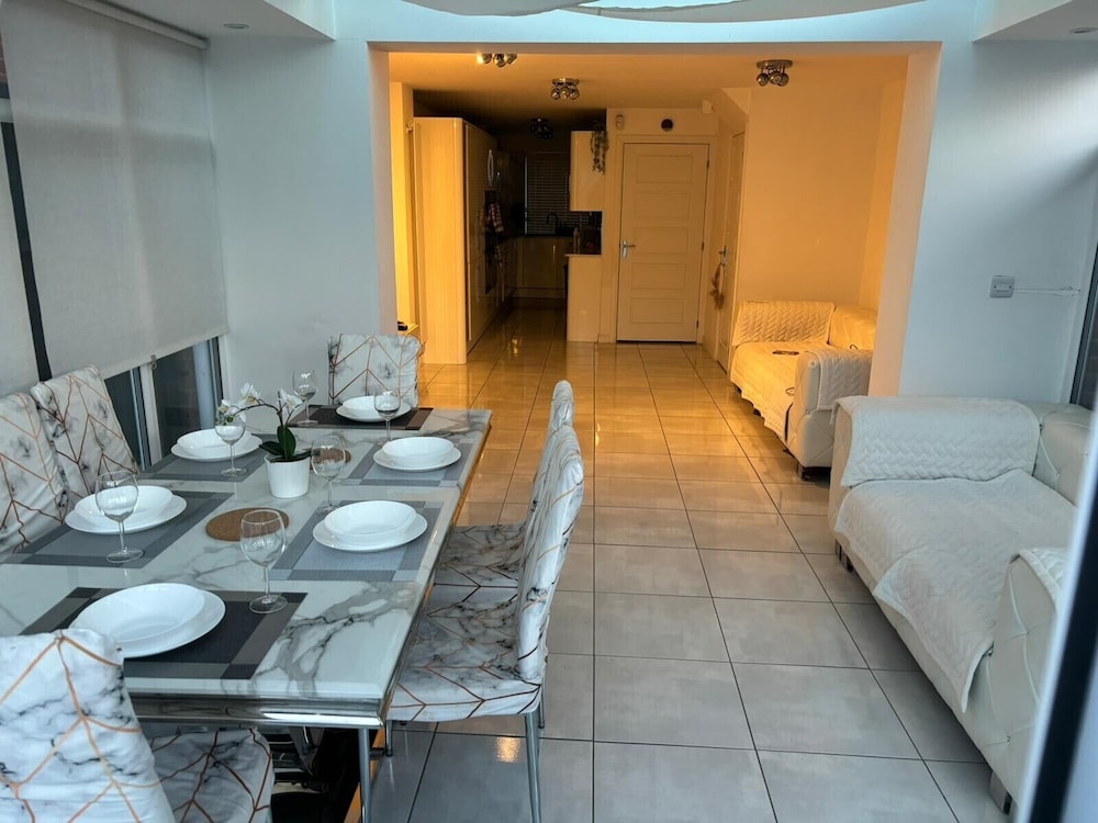 Dartford, 4 Beds, Sleeps 8, Near Bluewater And M25 - Dartford