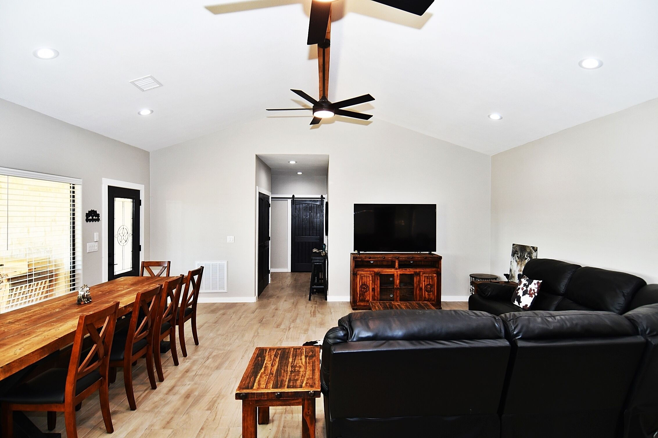 The Wolves Den @ Frio River Vacation Rentals - Concan, TX