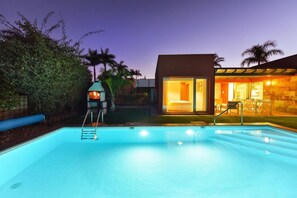 Villa | Piscina | Piscina interior, piscina exterior 