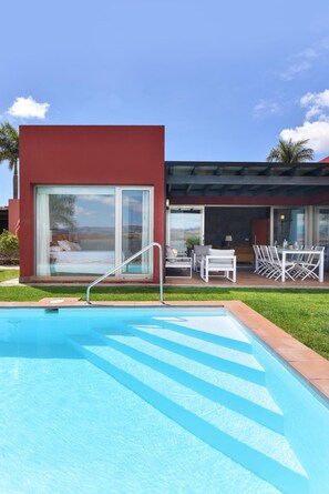Villa | Piscina | Piscina interior, piscina exterior 