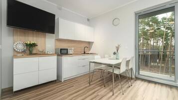 Apartamento | Cozinha privada | Uma cadeira de bebé