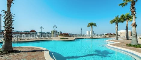 Condo, várias camas (Laketown Wharf 903) | Piscina | Piscina externa, piscina aquecida