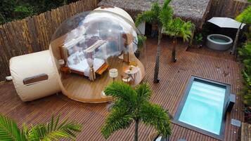 Suíte luxo, vista para a piscina | 1 quarto, roupas de cama de algodão egípcio, roupas de cama premium