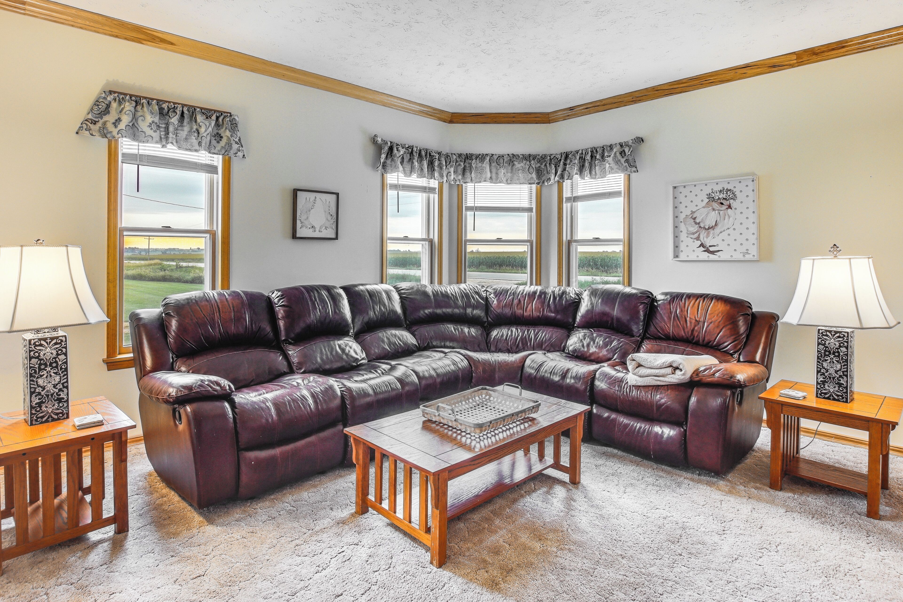 Marion Retreat W/ Patio, Grills & Fire Pit - Cedar Rapids, IA