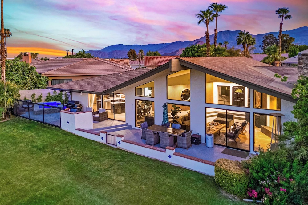 Golf Course-front Views, Pool+hot Tub, Patio Modern Edgy House By Avantstay - La Quinta, CA