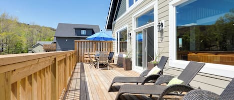 Chalé premium, vista para a montanha | Terraço/pátio
