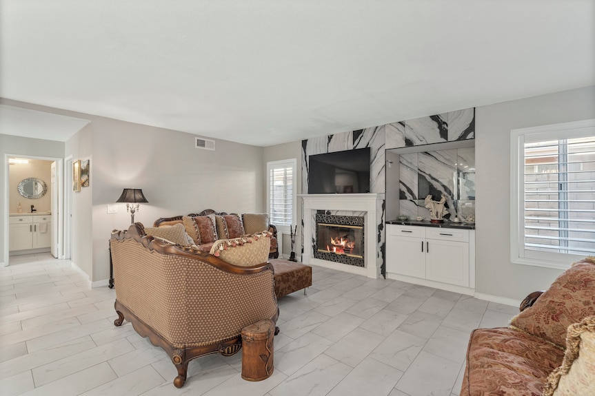 6 Bedroom Large House. Near Airport,outlets Mall, No Big Party, Pets Friendly - Prado Regional Park, Chino