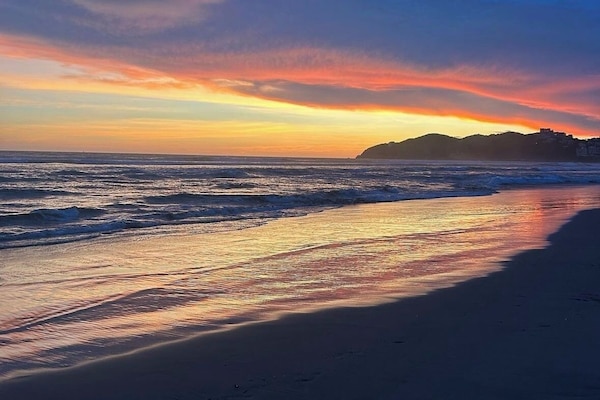 Perto da praia, praia de areia branca, toalhas de praia