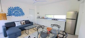 Suite Standard, vista para o jardim | Sala | Smart TV 