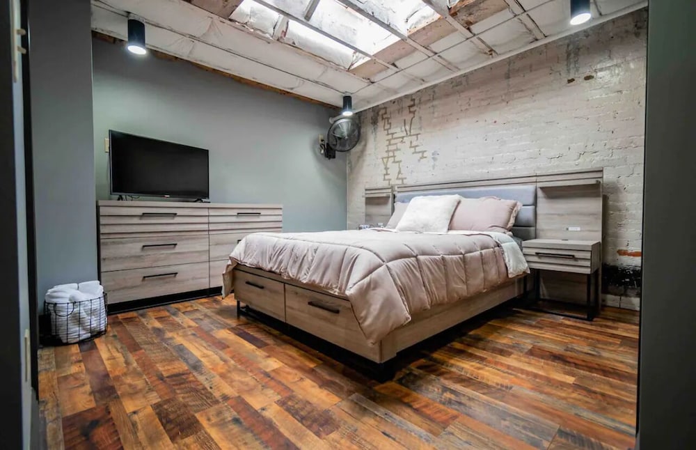 Luxurious 3-bedroom Loft With Amazing Views, In Downtown Toledo - Toledo, OH