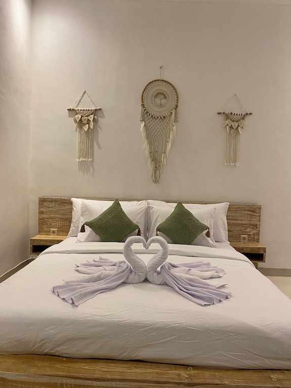 Cabin & Natural Hot Spring - Bali