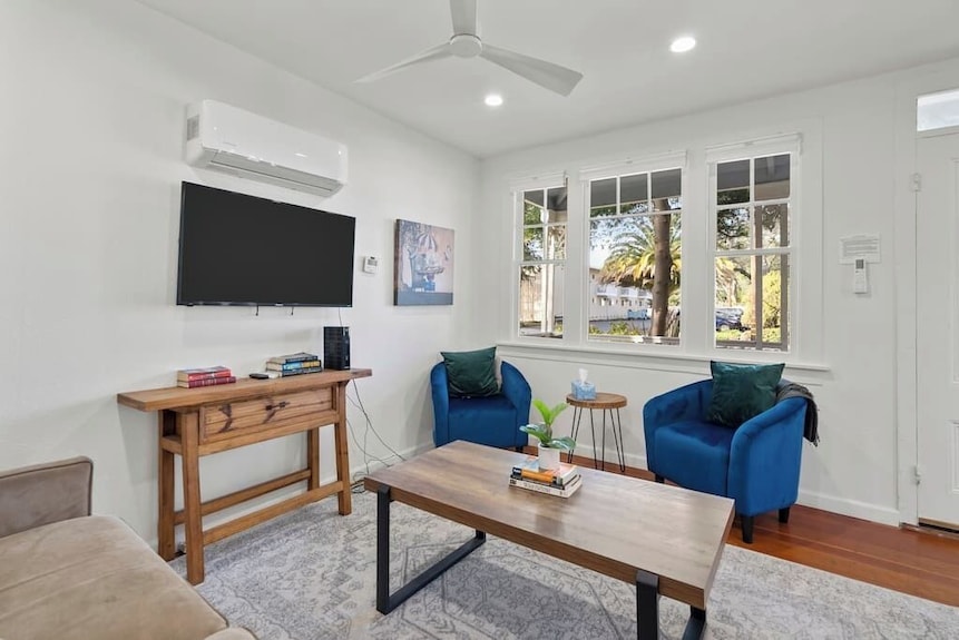 Downtown Napa Hot Tub Retreat - 3 Bed L 2 Bath - Napa, CA