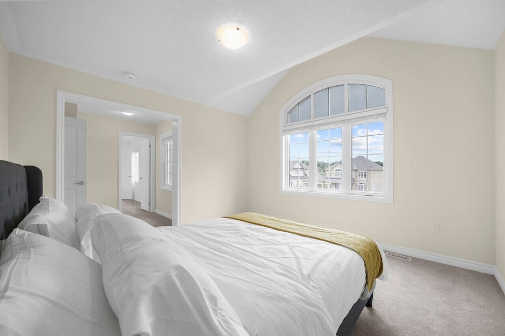 Prime Peterborough: 4br + Office, Newly Renovated - Peterborough