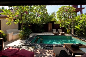 Villa Deluxe, 1 quarto, vista para a piscina, junto ao jardim | Vista do quarto