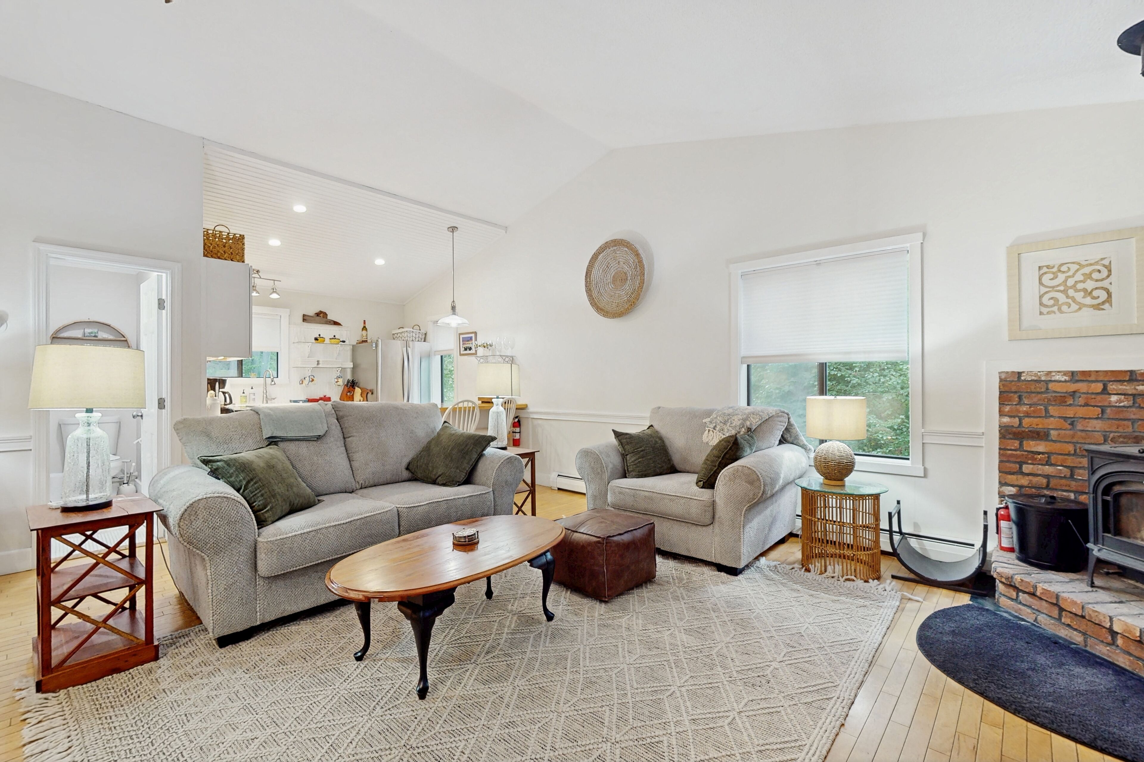 Beautiful Bright Condo With Deck, Wifi, Kitchen, W/d, Bbq, Mountain View, Tv's - Quechee, VT