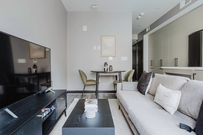 Ideal Logan Circle 1br W/ Doorman & W/d, Nr Nightlife, By Blueground - Bethesda