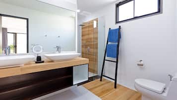 Villa Design, 4 quartos, vista para a piscina | Casa de banho