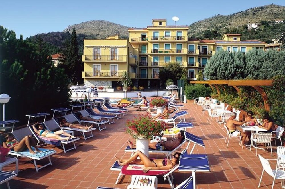 Apartment In Pietra Ligure With Garden - Pietra Ligure
