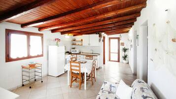 Apartamento | Cozinha privada | Uma cadeira de bebé