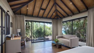 Terrace suite with sea view | 1 quarto, cofres nos quartos, escrivaninha, cortinas blackout