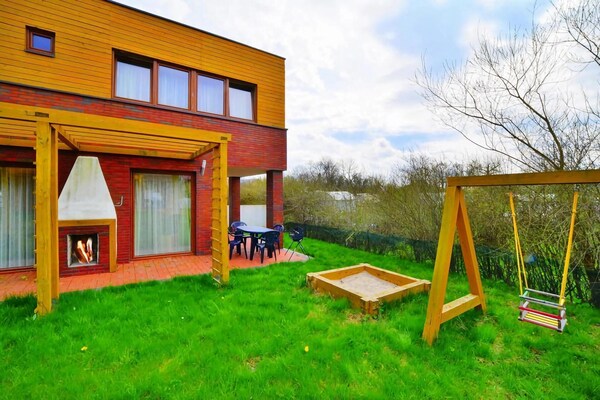 Comfortable Holiday Home With A Private Garden - Sarbinowo