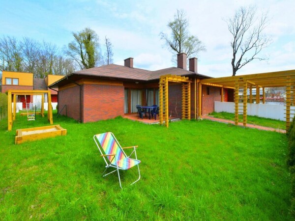 Spacious Holiday Home With Private Garden - Sarbinowo