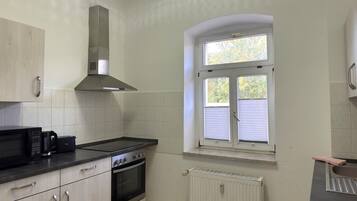 Apartamento | Cozinha privada | Uma cadeira de bebé