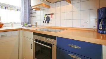 Apartamento | Cozinha privada | Uma chaleira elétrica, uma torradeira