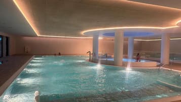 Apartamento | Piscina | Piscina interior, piscina exterior