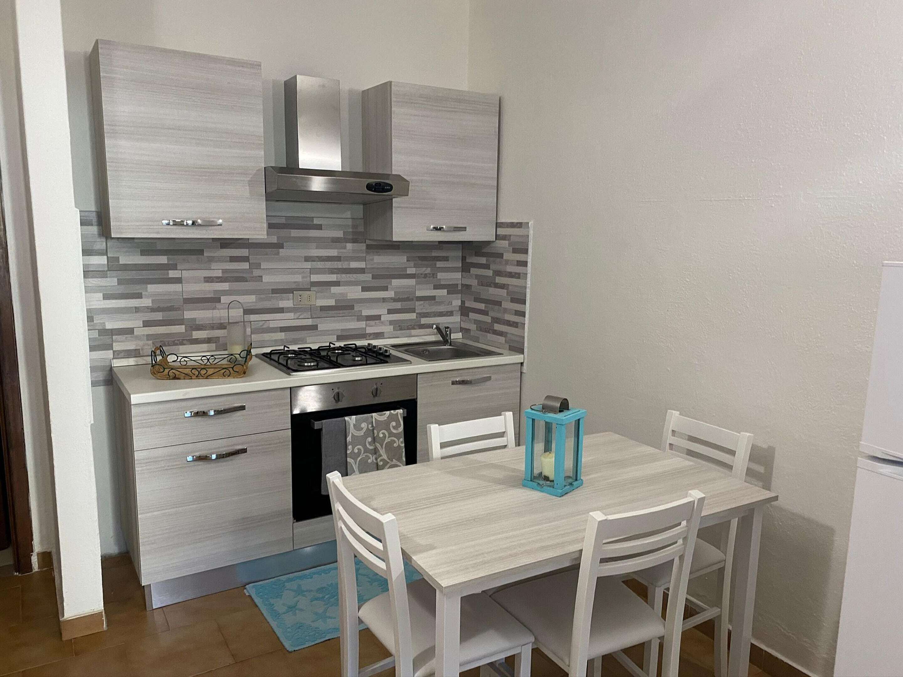 Apartamento | Cozinha privada | Uma chaleira elétrica, uma torradeira 