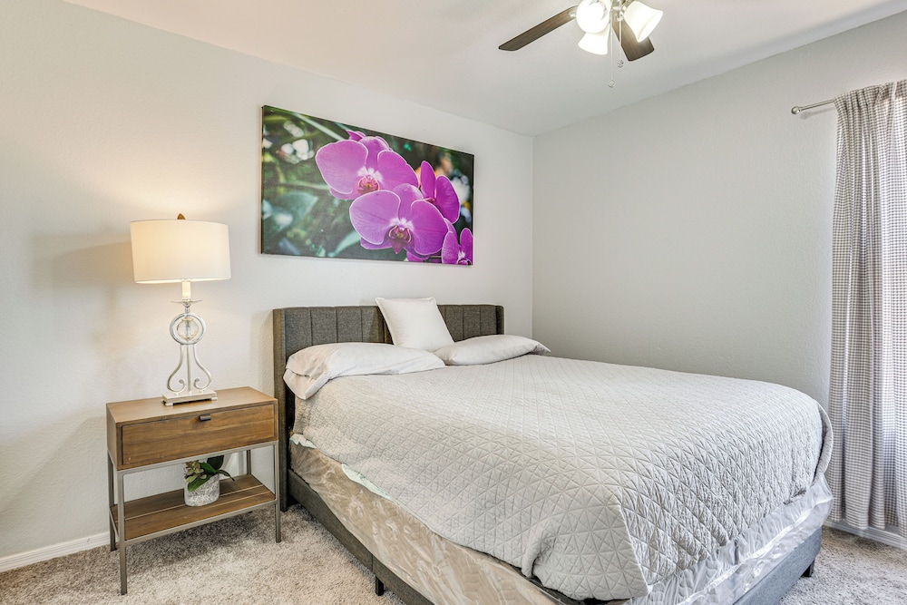 Glendale Gem: Outdoor Pool Table & Kitchen! - Avondale, AZ