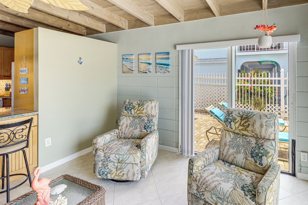 Waterfront Key Colony Beach Home W/ Golf Cart! - Florida Keys, FL