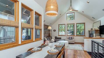 Casa de Férias, 2 quartos | Cozinha privada | Um frigorífico, um forno, uma cafeteira/bule, uma torradeira