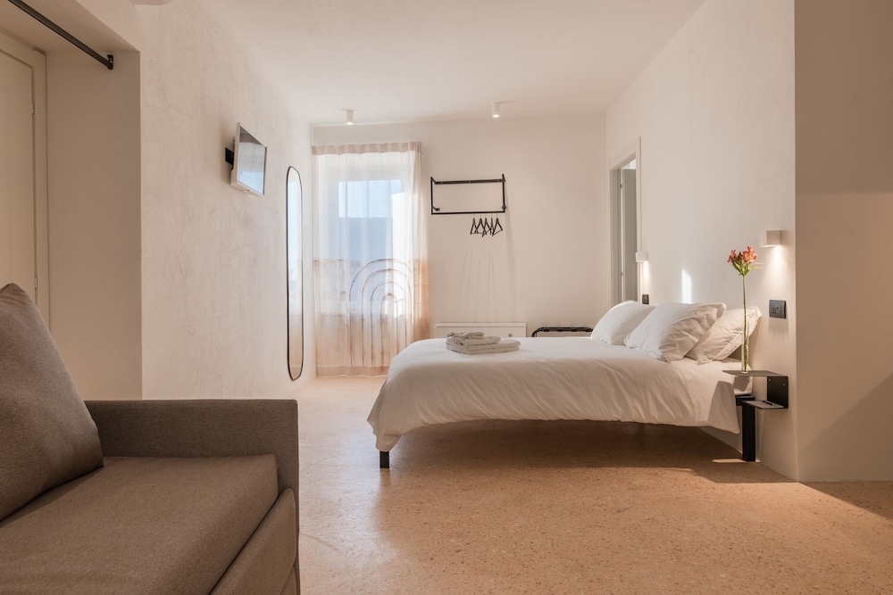 Ognissanti Suites - Cisterne Romane Suite, Suite With Double -Bed, Private Bathroom, Kitchenette - Fermo