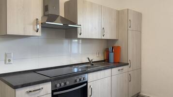 Apartamento | Cozinha privada | Uma cadeira de bebé