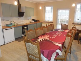 Casa | Cozinha privada | Uma chaleira elétrica, uma torradeira