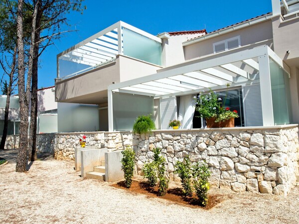 Zaton Apartment With Shared Pool - Privlaka