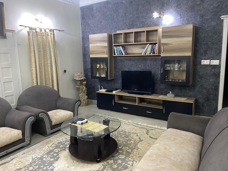 Charming 3-br Haven With Wifi, Ac In Central Karachi - Karachi
