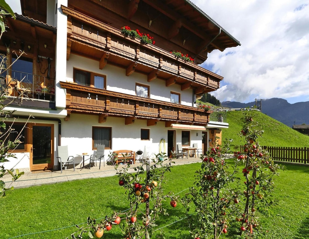 Apartment In Hippach Im Zillertal With A Garden - Hippach