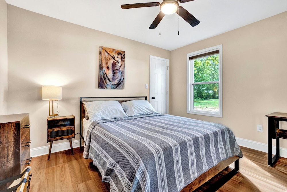 Modern Remodeled Farmhouse - Great Location - South Carolina