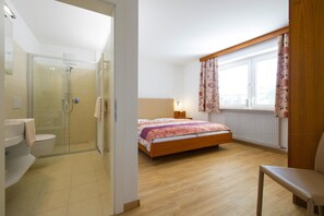 Apartamento | 2 quartos, com mobília individualizada, roupa de cama fornecida 